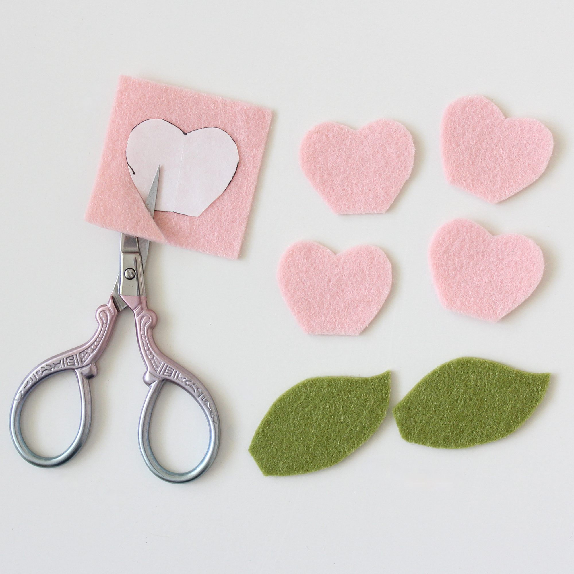 How To Make Felt Flowers - Molly and Mama